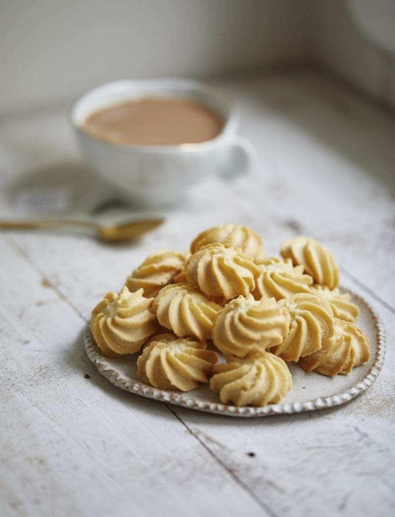 Viennese Swirl Big Bite Biscuits 10g (4kg carton) – Charlie's Fine Food Co.